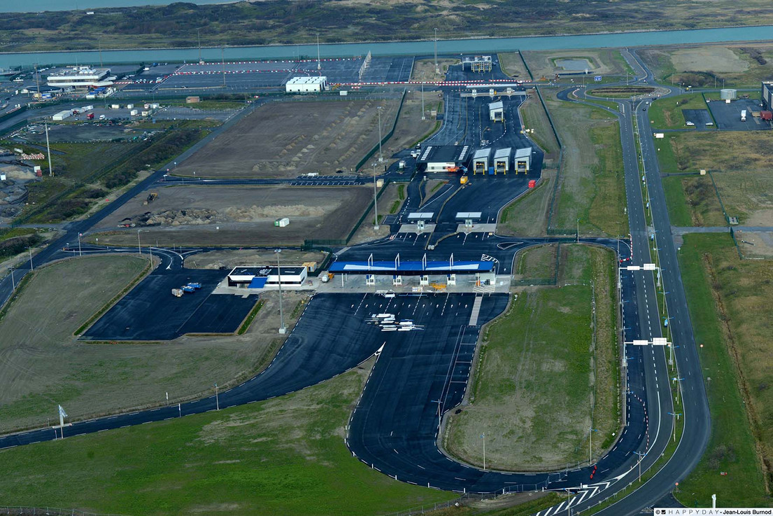 NEW CHANNEL TERMINAL COMES INTO SERVICE - Dunkerque-Port